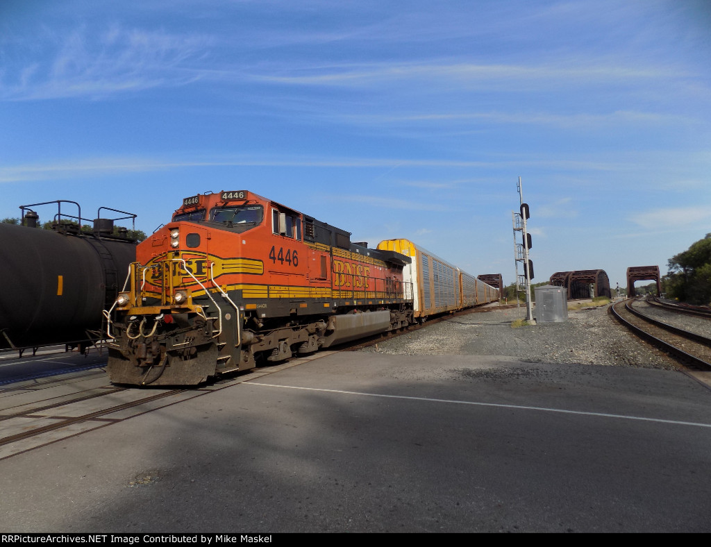 BNSF 4446